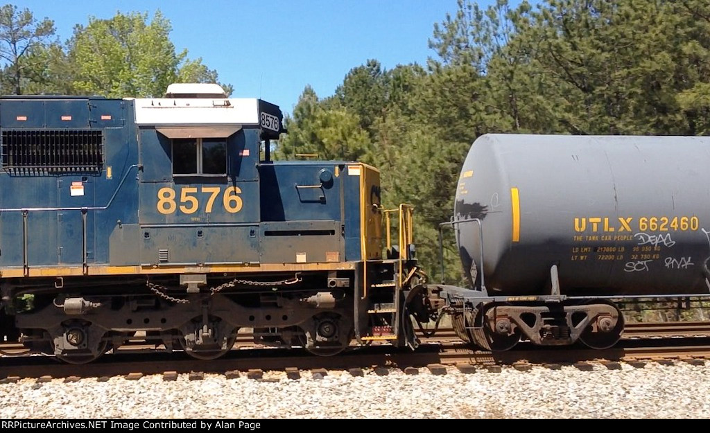 CSX SD50-2 8576 and UTLX 662460